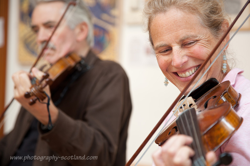 Playing at speed - being relaxed helps! - Fiddle lessons. and workshops